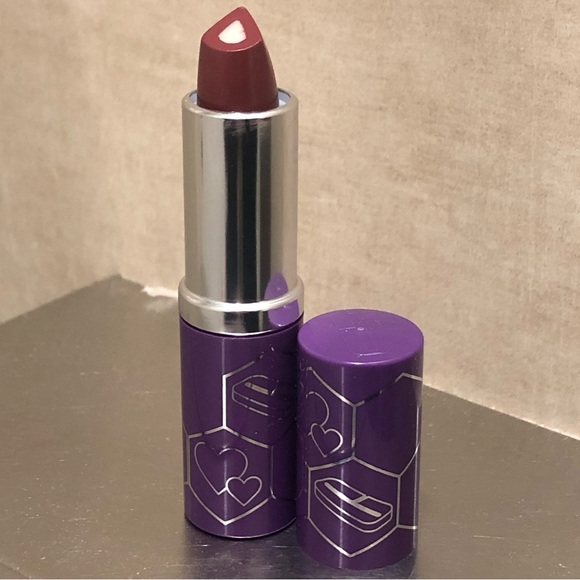 Clinique | Makeup | New Clinique Dramatically Different Lipstick ...